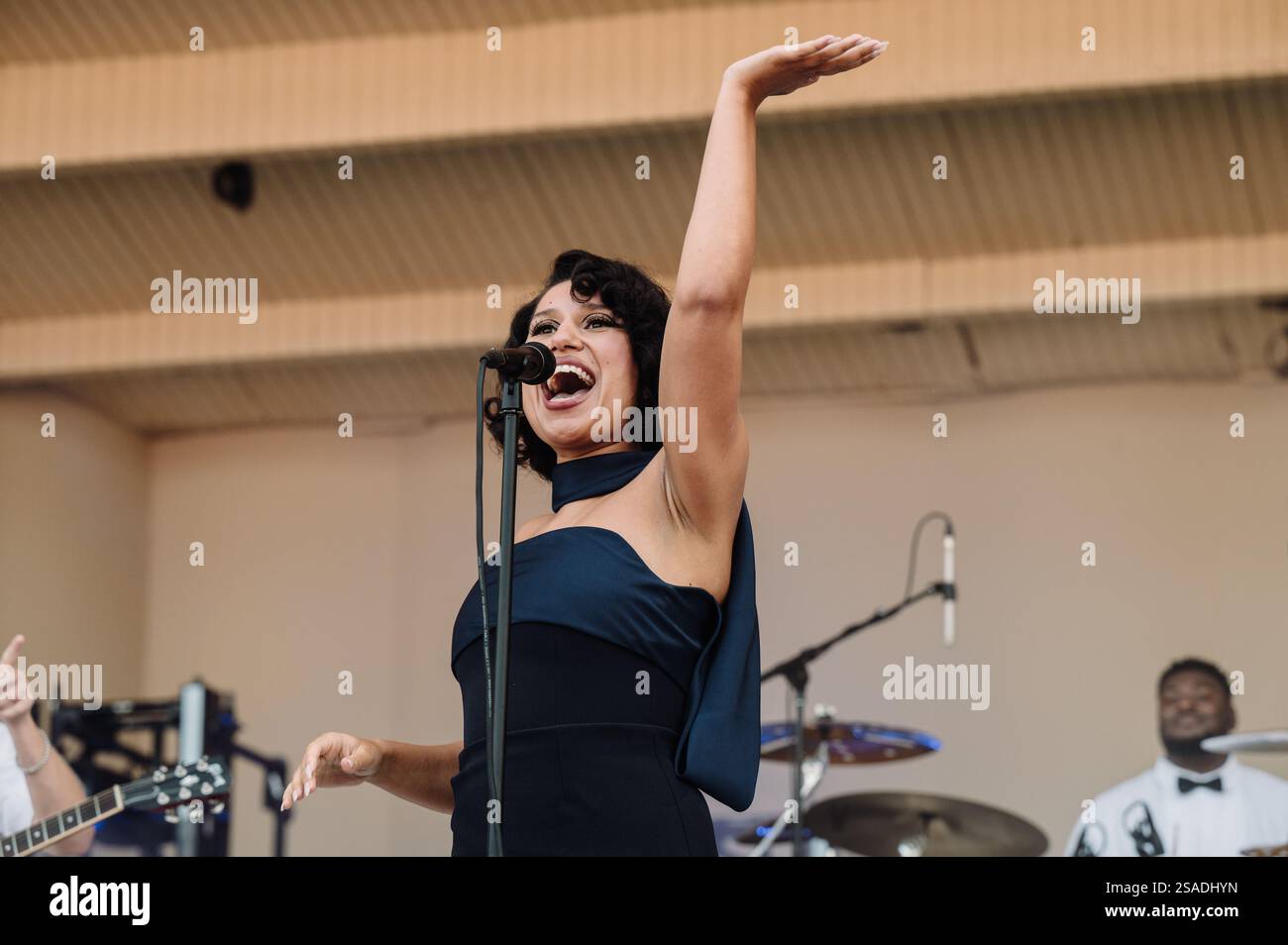 Raye singer hi-res stock photography and images - Alamy