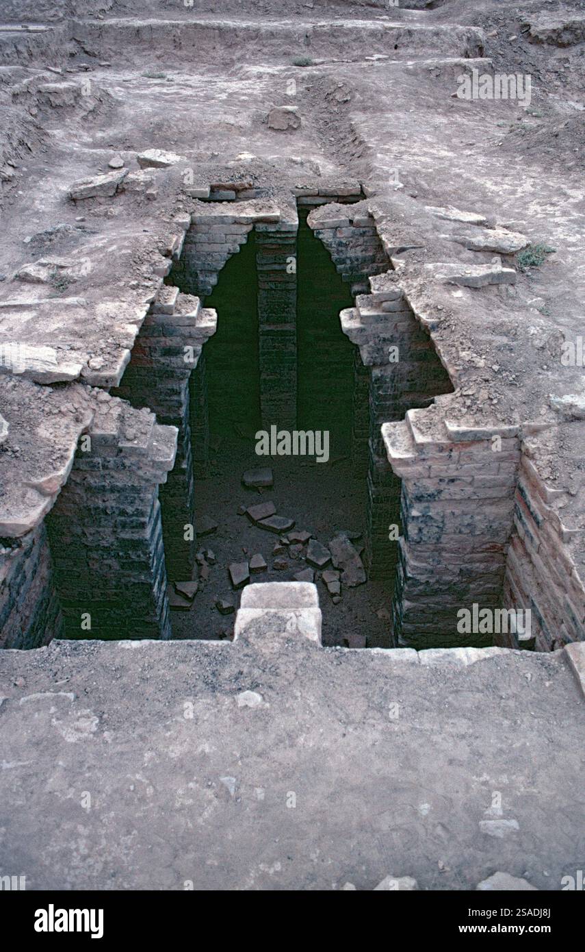 Bathroom, ruins of Mari, nowadays Tell Hariri, Syria, May 1987 Stock ...