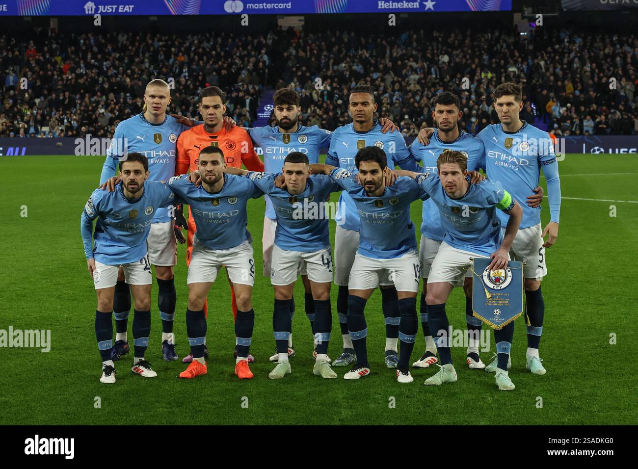 Manchester City team photo during the UEFA Champions League Matchday 8 ...