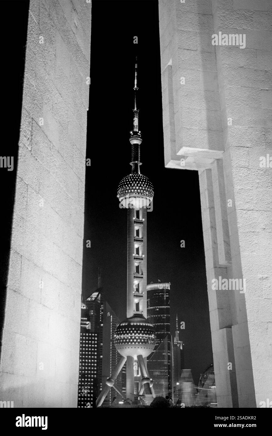 The Oriental Pearl tower through the structures of the People's Heroes ...