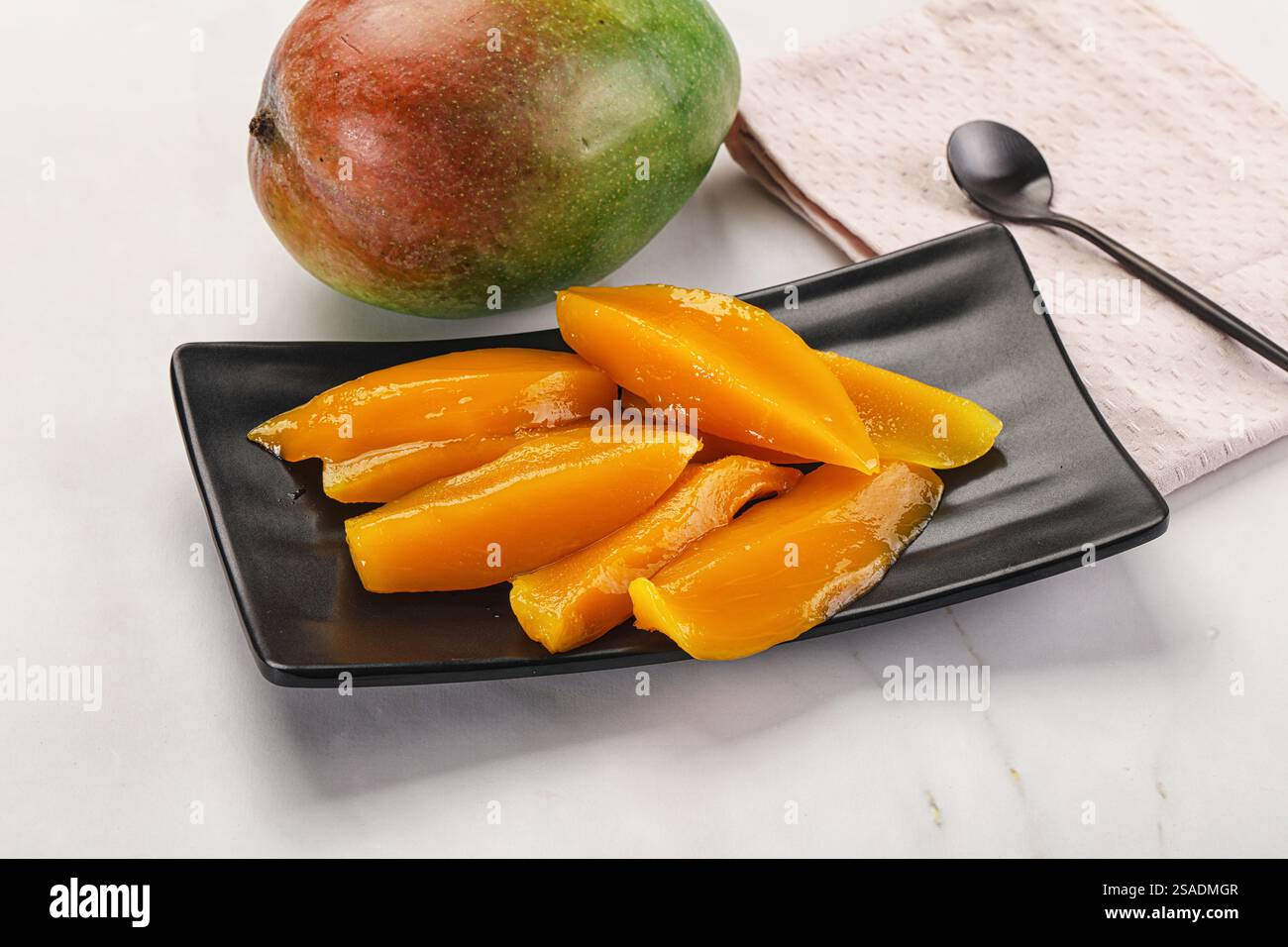 Canned mango slices with syrop in the bowl Stock Photo - Alamy