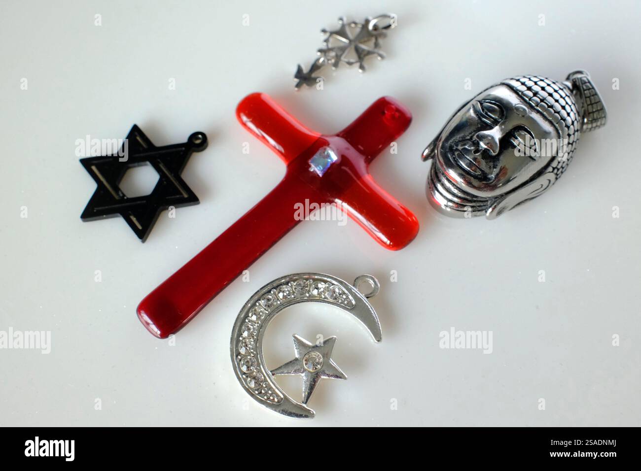 Symbols of major religions: Islam, Judaism, Catholicism, Buddhism and ...
