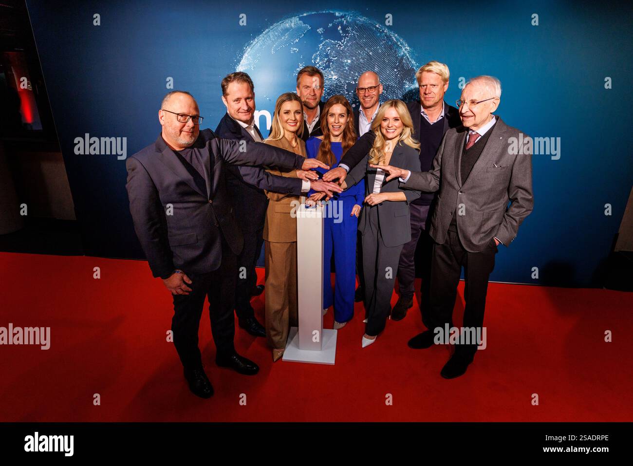 29 January 2025, Bavaria, Unterföhring: Sven Pietsch (l-r), Chairman of ...