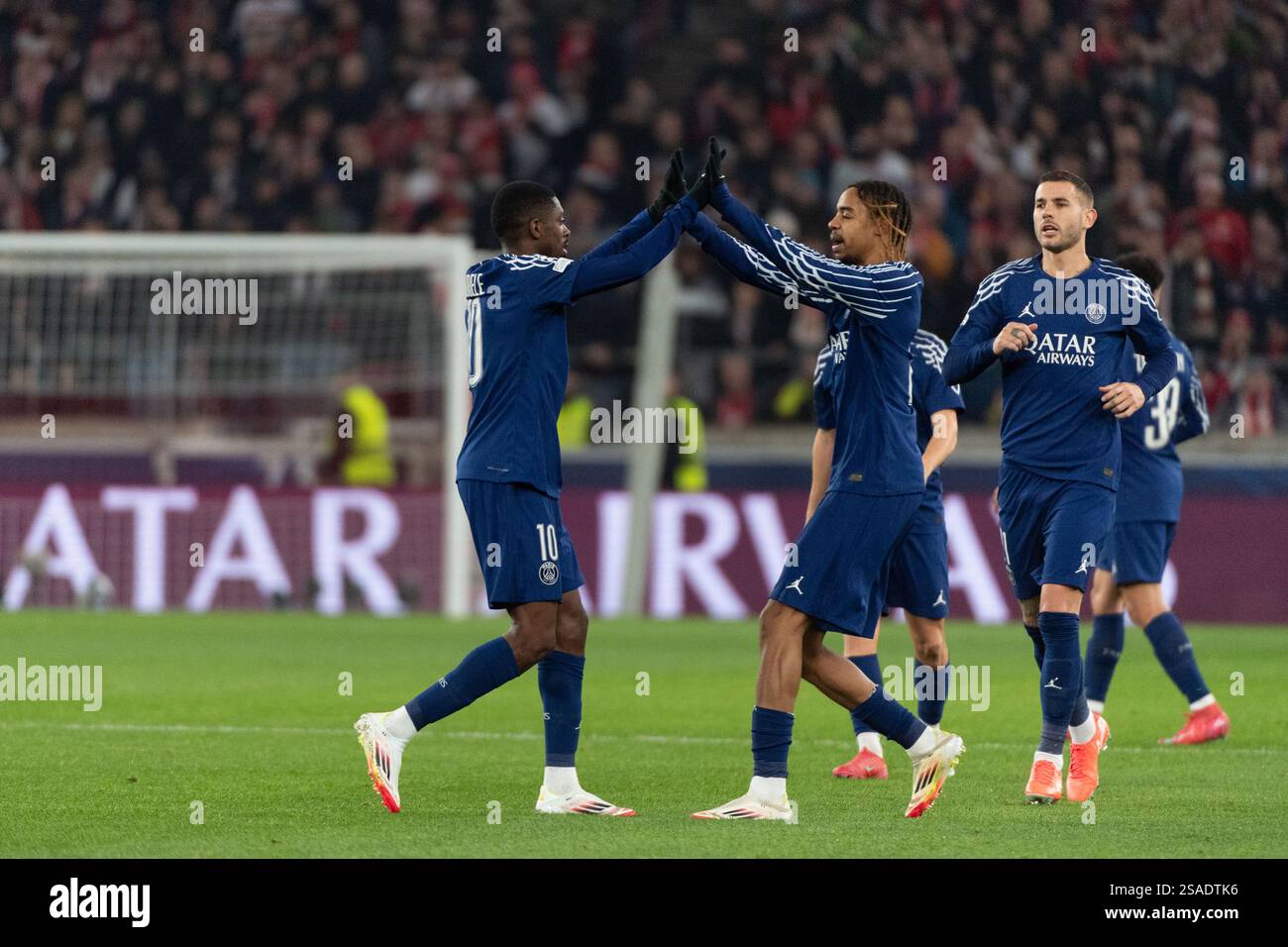 Tor zum 0:2 durch Ousmane Dembele (Paris Saint-Germain, #10) Jubel, Torjube mit Bradley Barcola ...
