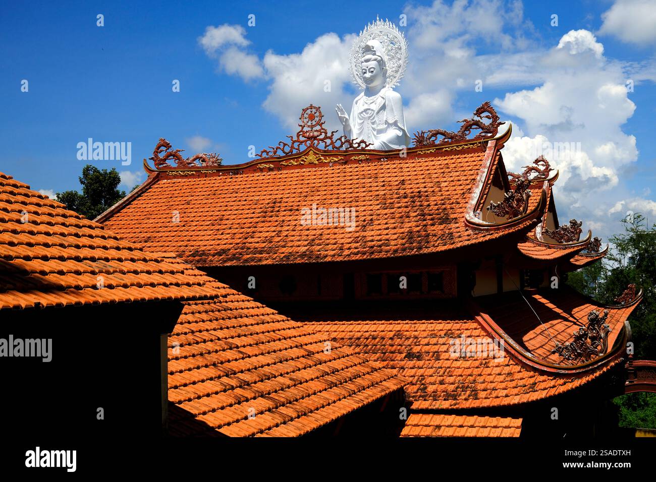Long Duc buddhist Pagoda. Roof and Quan Am (Quanyin) bodhisattva of ...