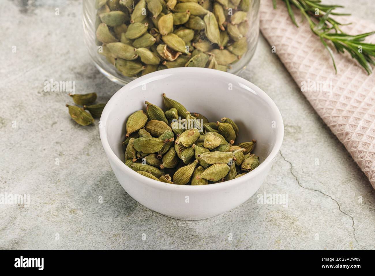 Dry Cardamom - aroma seasoning flavour for cooking Stock Photo - Alamy