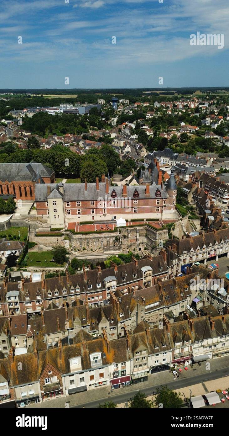 Drone photo gien castle hi-res stock photography and images - Alamy