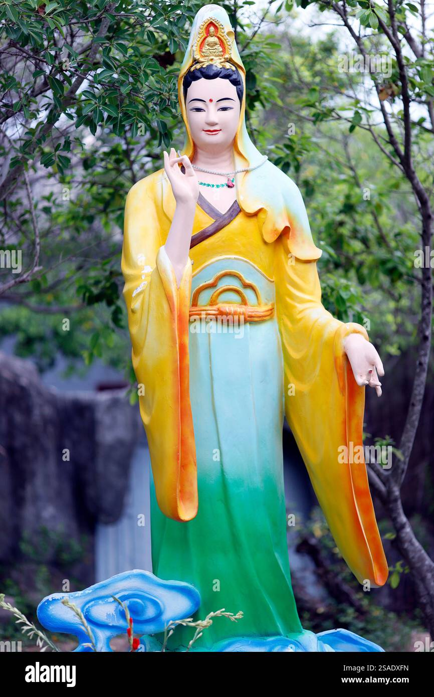 Quan Am Phat Dai buddhist temple. Quan Am (Quanyin) bodhisattva of ...