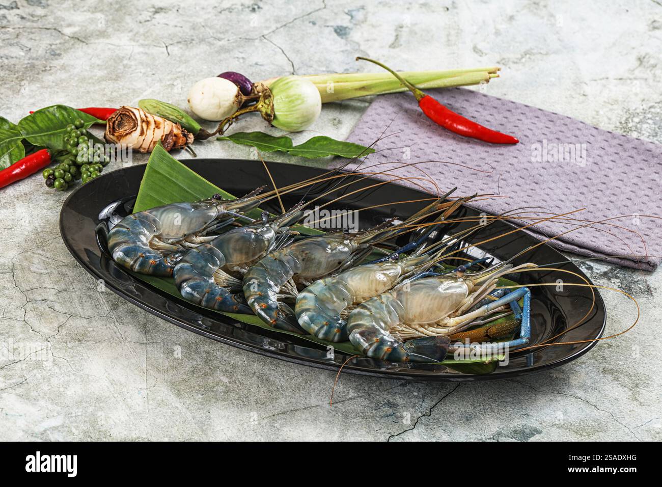 Raw blue river prawn in the plate for cooking Stock Photo - Alamy