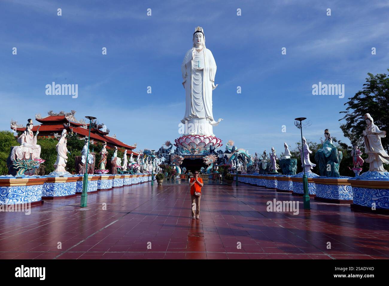 Thien Truc buddhist pagoda. Quan Am (Quanyin) bodhisattva of compassion ...