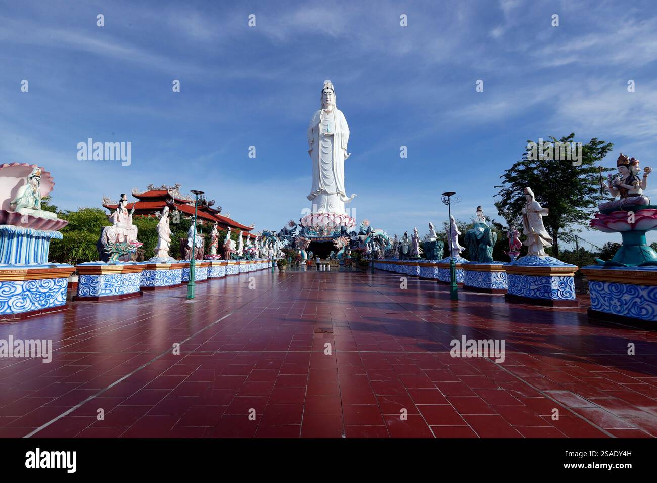 Thien Truc buddhist pagoda. Quan Am (Quanyin) bodhisattva of compassion ...