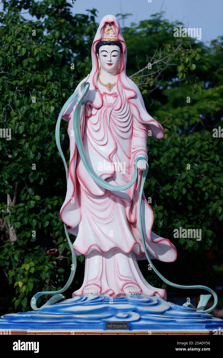 Thien Truc buddhist pagoda. Quan Am (Quanyin) bodhisattva of compassion ...