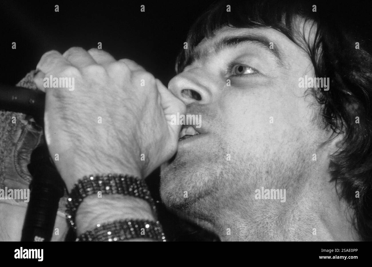 CAMPAG VELOCET, READING FESTIVAL, 1998: Pete Voss of the band Campag ...