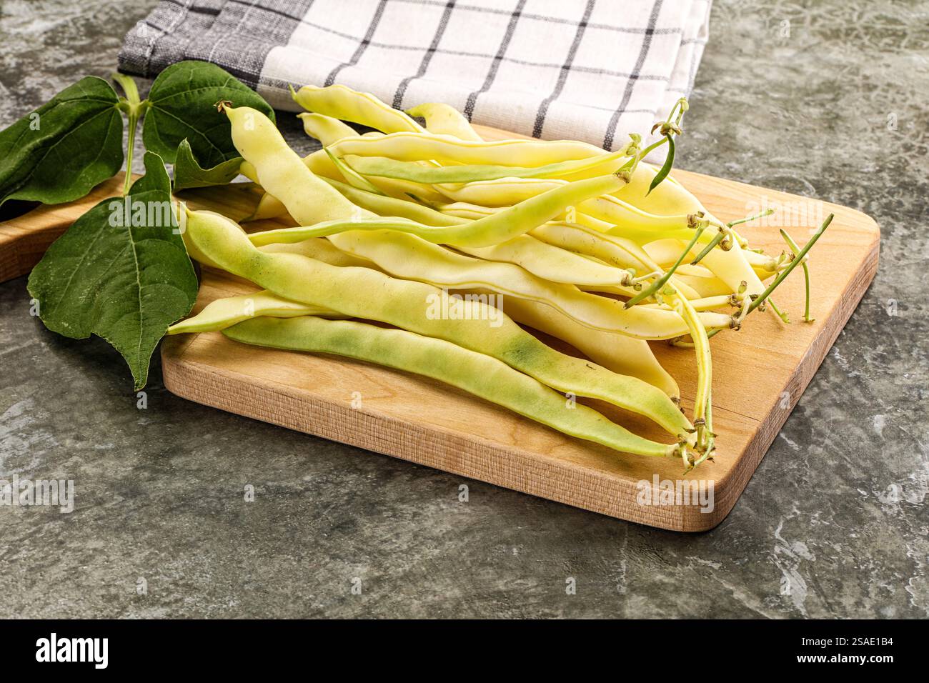 Raw green bean strings heap for cooking Stock Photo - Alamy