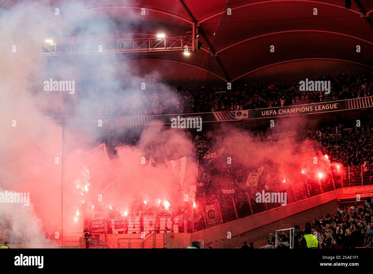 Stuttgart, Deutschland. 29th Jan, 2025. Pyro im G?steblock der Fans von ...