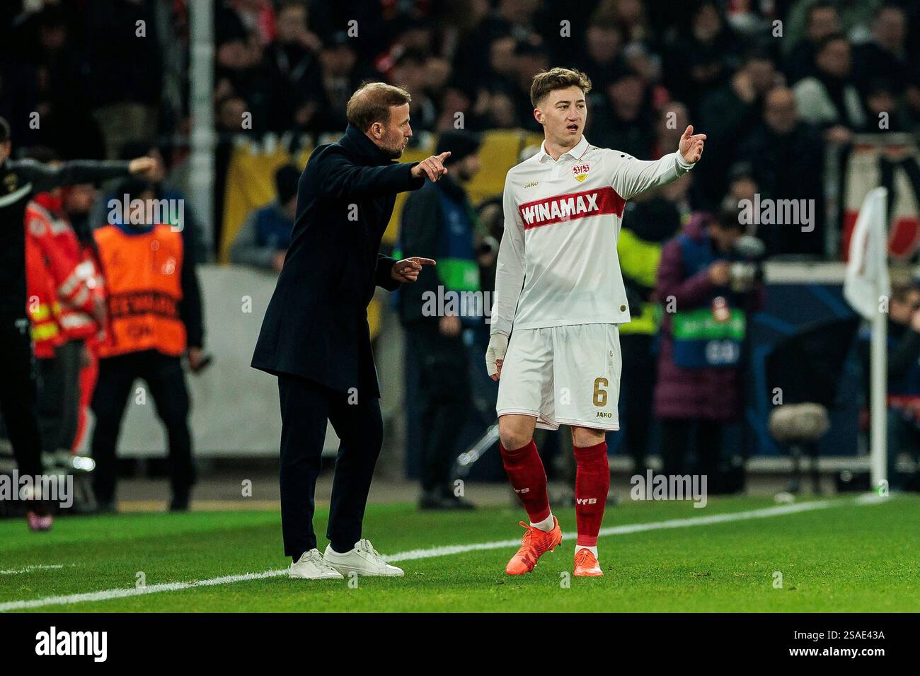 Stuttgart, Deutschland. 29th Jan, 2025. Sebastian Hoene? (Cheftrainer ...