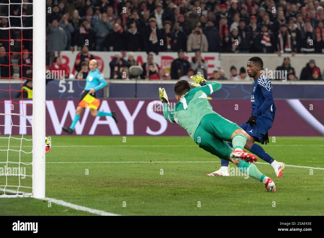 Stuttgart, Deutschland. 29th Jan, 2025. Tor zum 0:2 durch Ousmane Dembele (Paris Saint-Germain ...