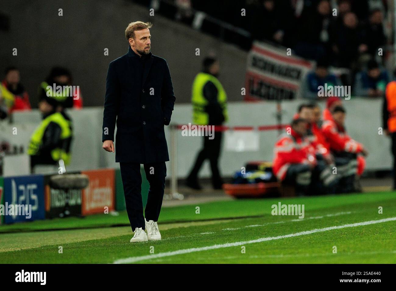 Stuttgart, Deutschland. 29th Jan, 2025. Sebastian Hoene? (Cheftrainer ...
