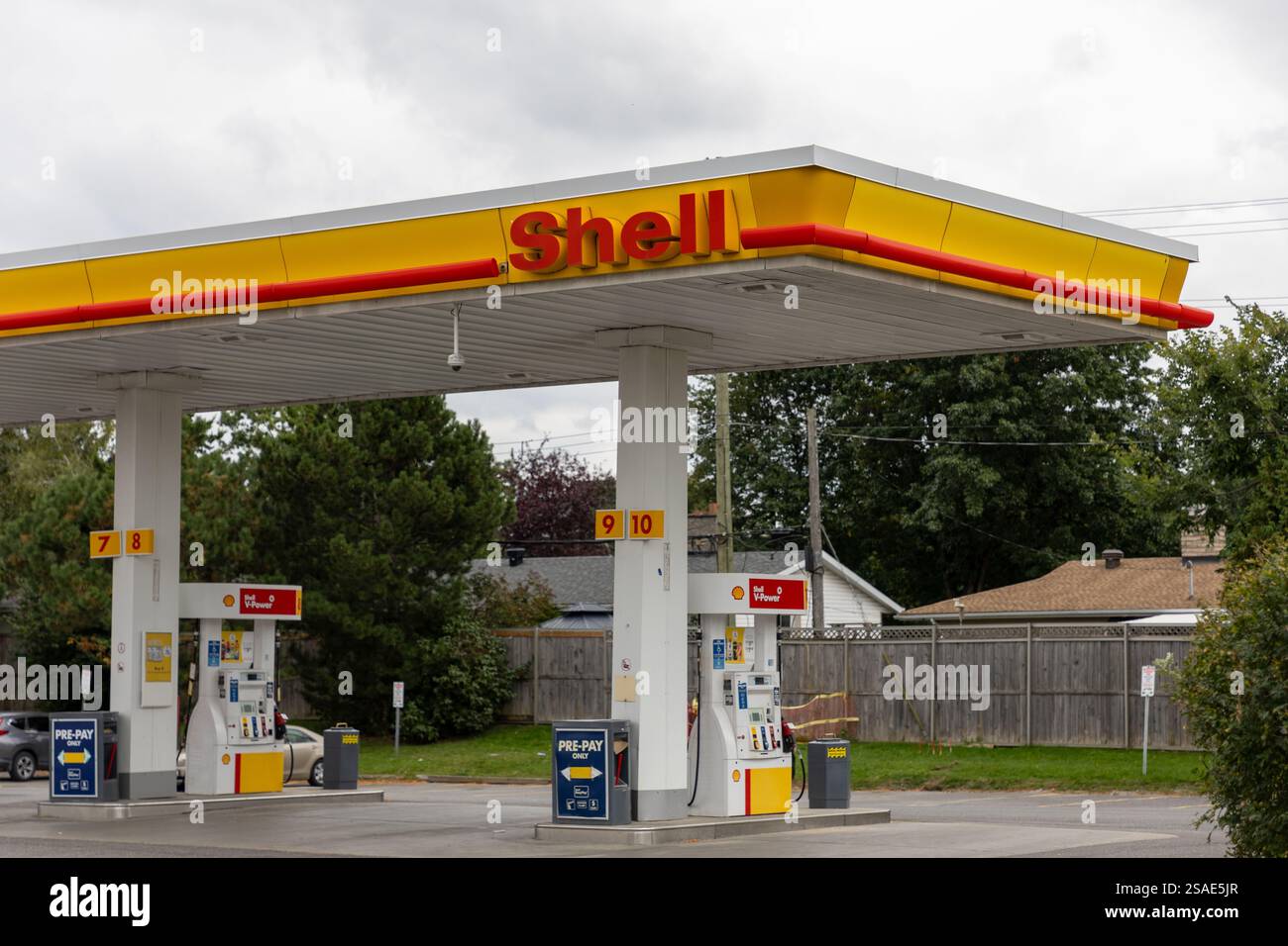 Ottawa, Canada - September 24, 2024: Shell gas station in Ottawa Stock ...