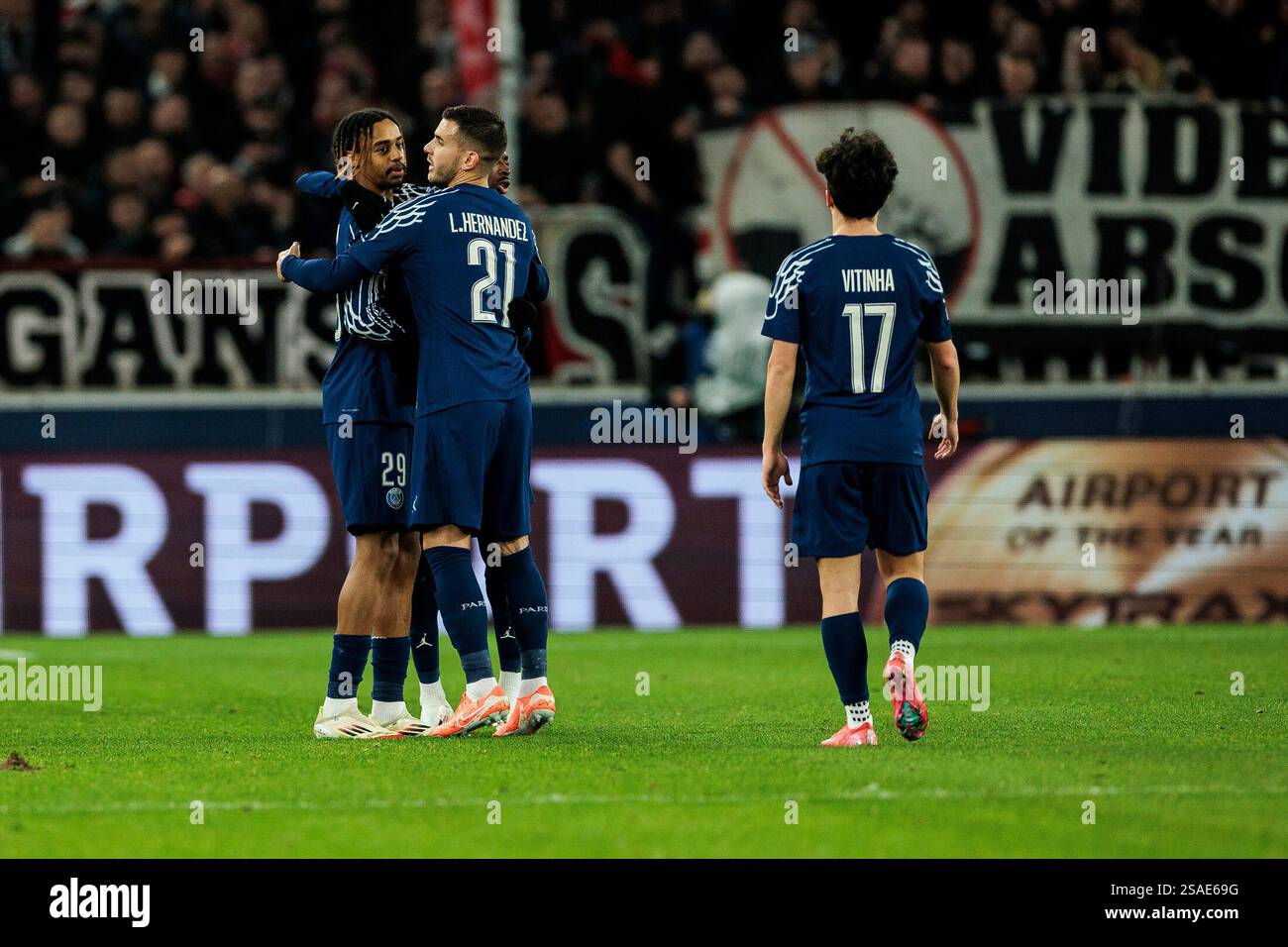 Stuttgart, Deutschland. 29th Jan, 2025. Jubel zum 0:2 durch Ousmane Dembele (FC Paris Saint ...