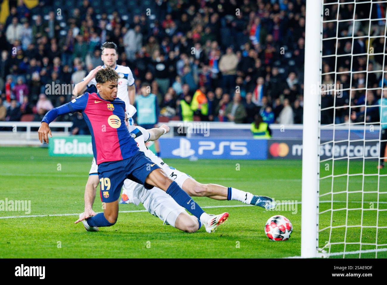 Lamine yamal messi hi-res stock photography and images - Alamy