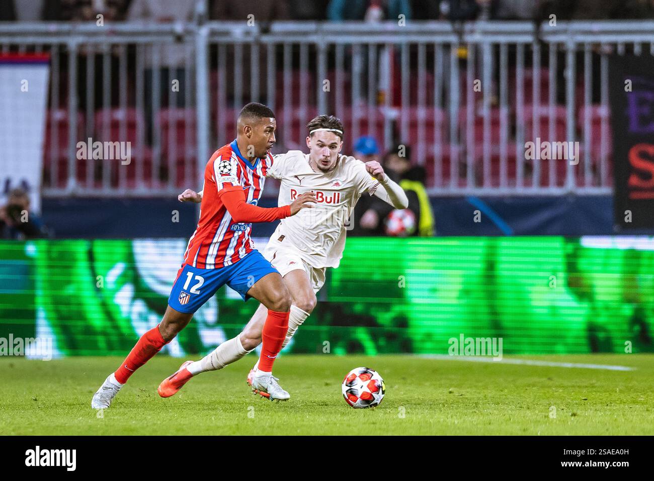 ABD0209 20250129 - SALZBURG - ÖSTERREICH: v.l. Amar Dedic (FC Red Bull ...