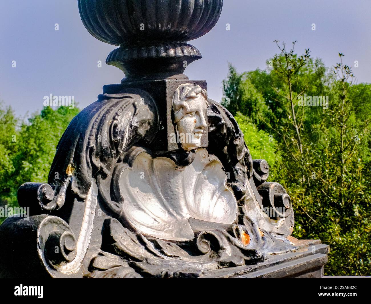 Statue on a pillar in Hanley Park, Stoke-on-Trent, UK Stock Photo - Alamy