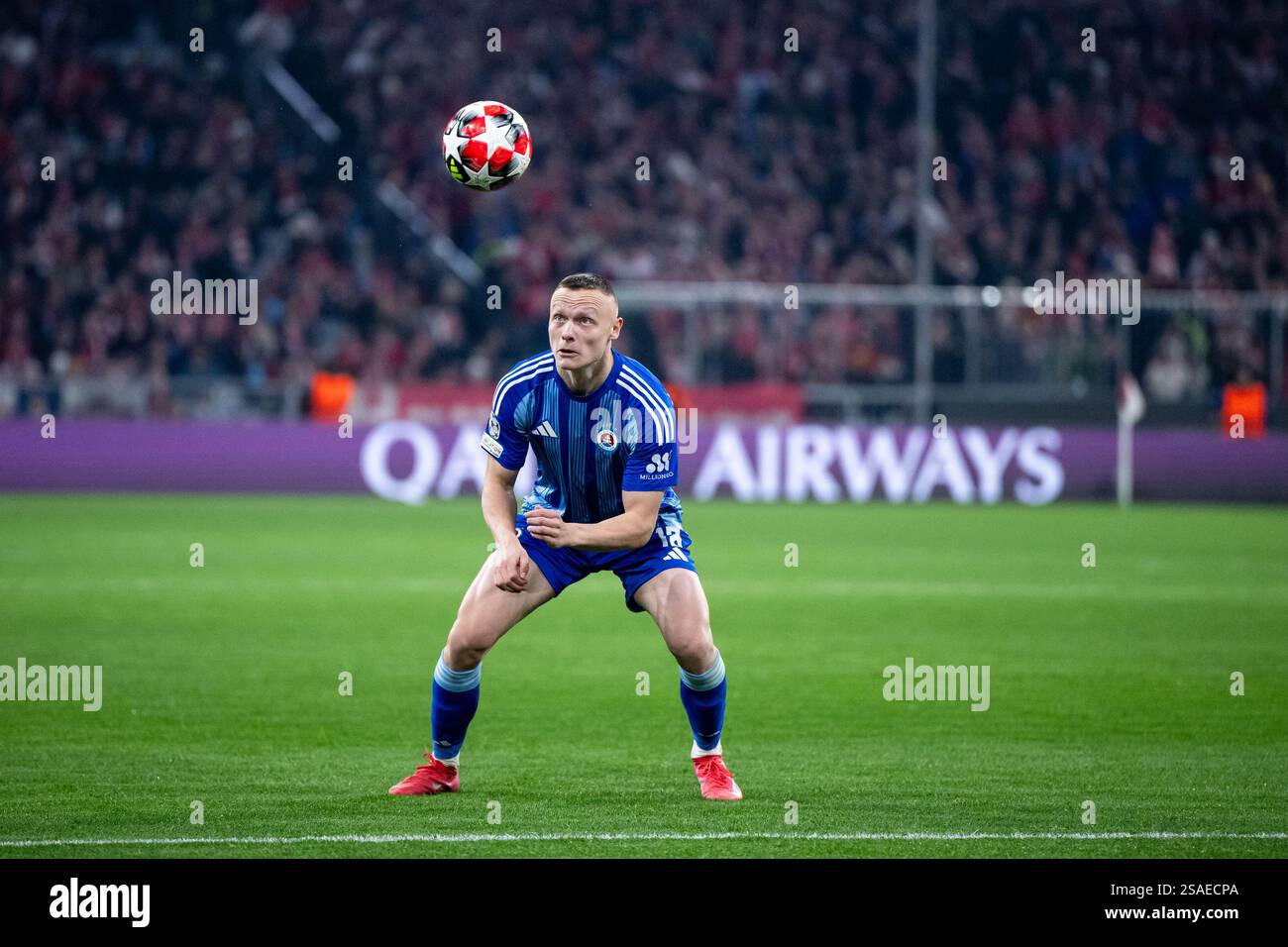 Nino Marcelli (SK Slovan Bratislava, #18) am Ball, GER, FC Bayern ...