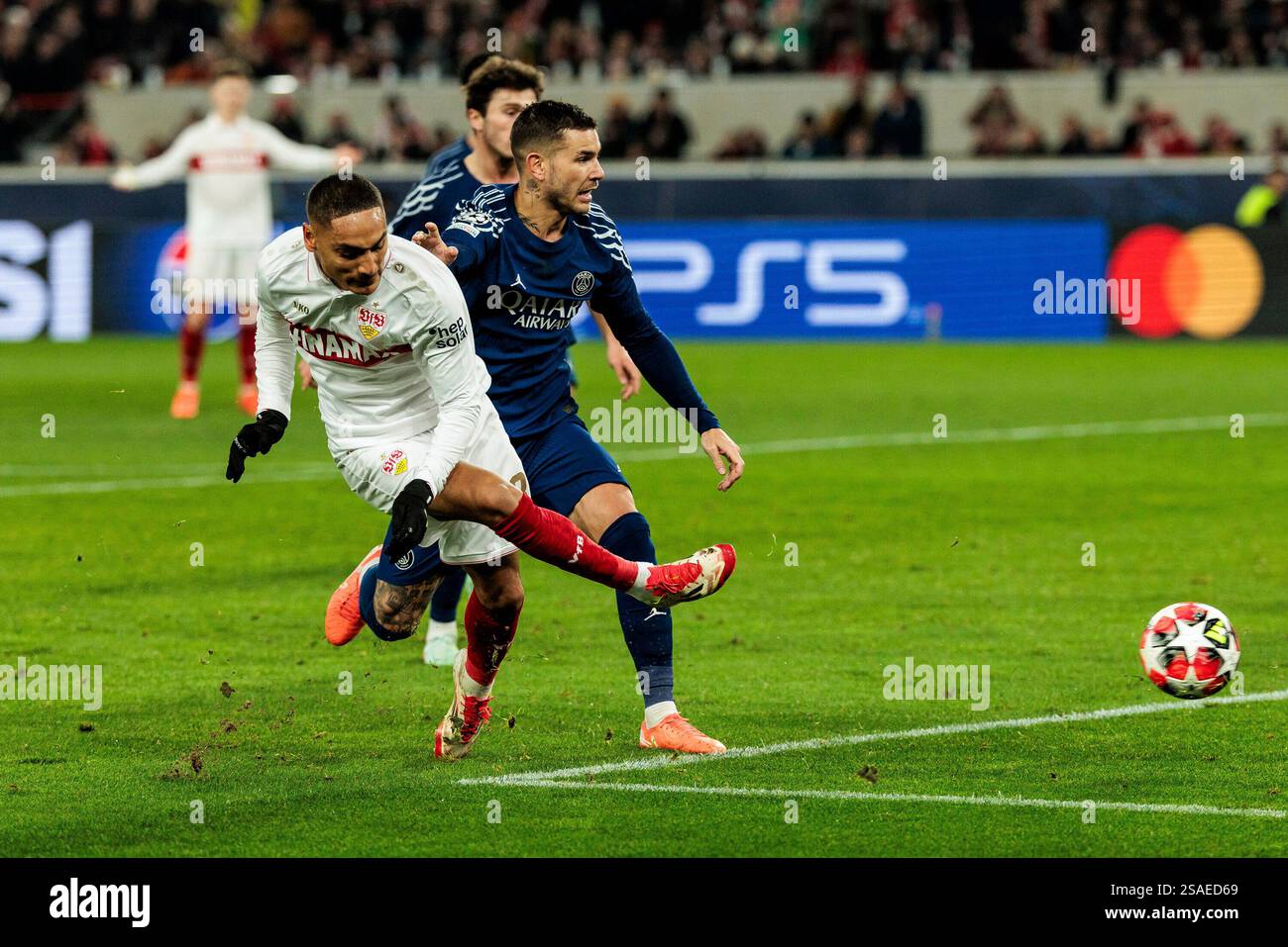 Stuttgart, Deutschland. 29th Jan, 2025. Zweikampf Enzo Millot (VfB ...