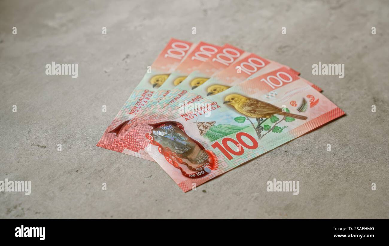 New zealand 100 dollar banknotes displayed on a concrete surface Stock ...
