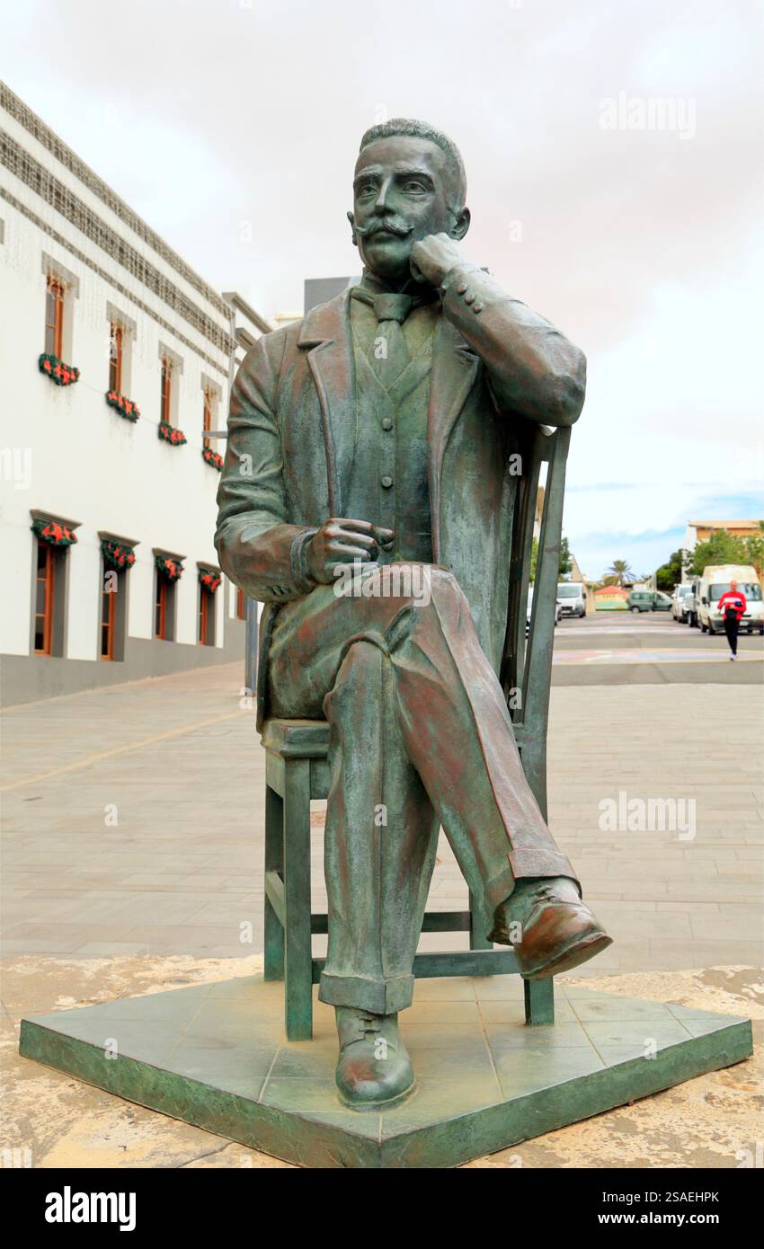 Monument statue installation life size hi-res stock photography and ...