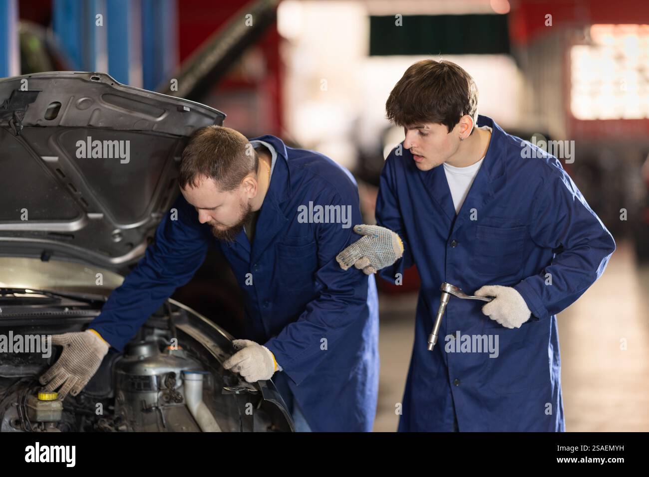 Mechanics to fix the car Stock Photo - Alamy