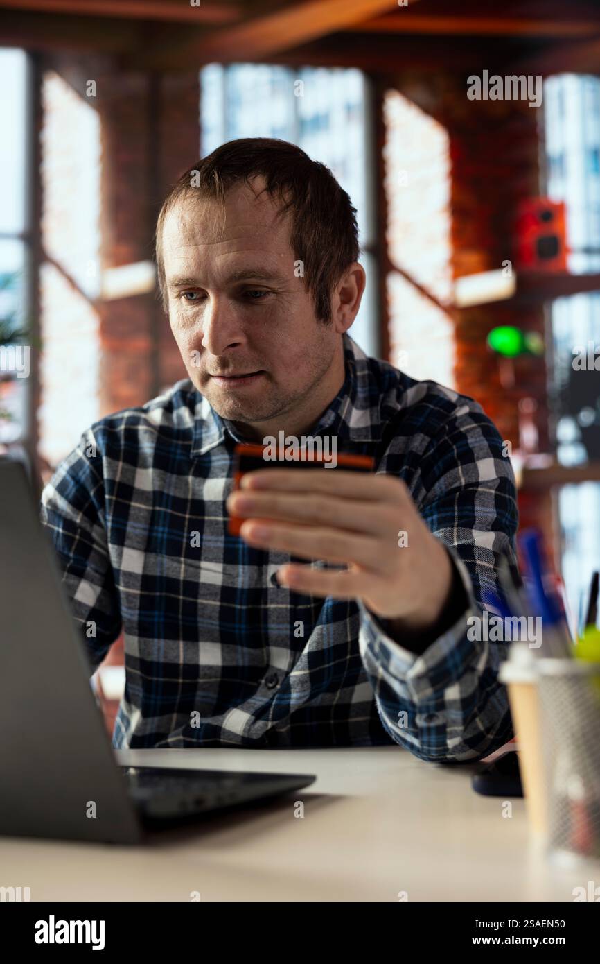 Freelancer entering card details hi-res stock photography and images ...