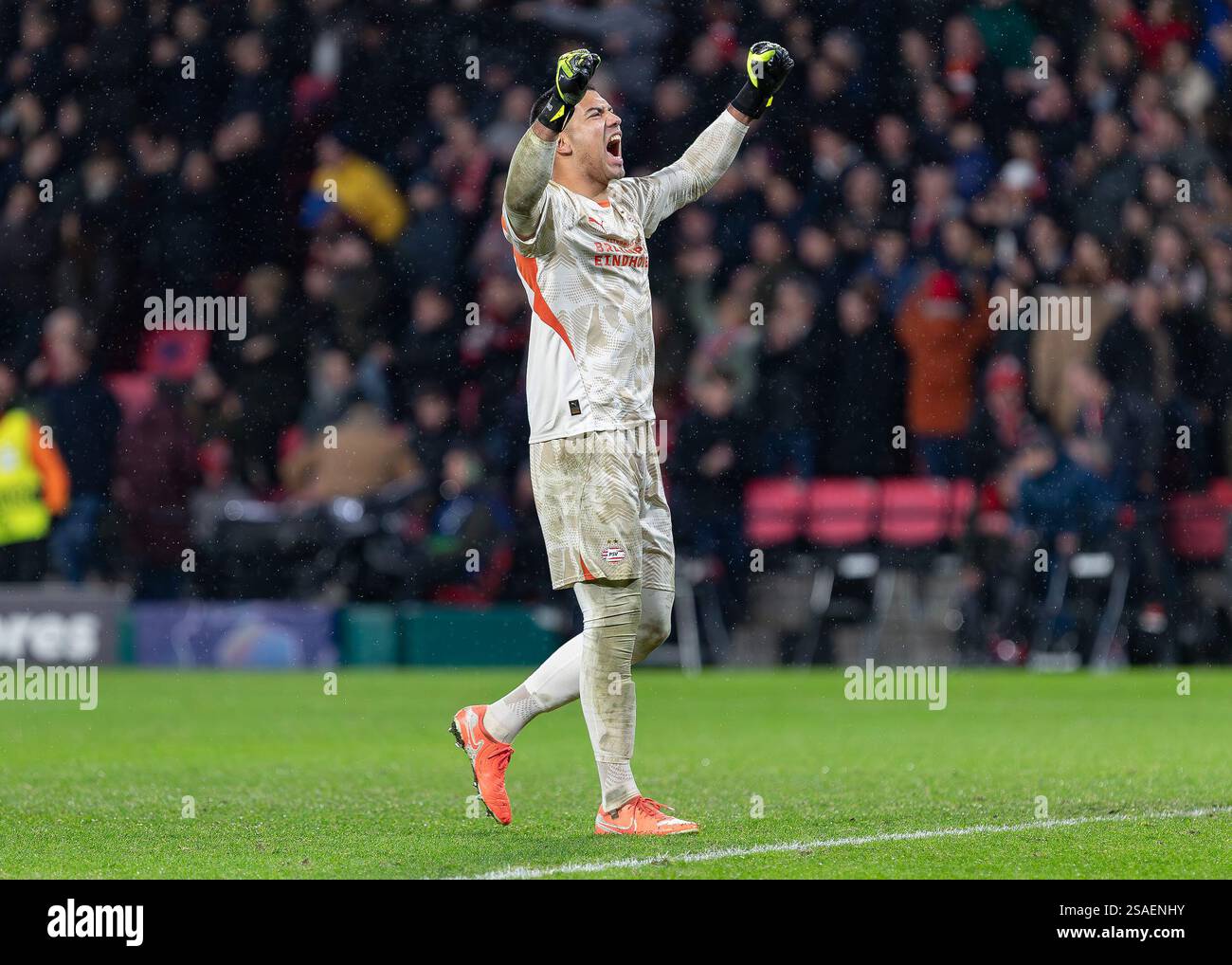 Eindhoven, Netherlands. 29th Jan, 2025. Walter Benítez of PSV Eindhoven ...