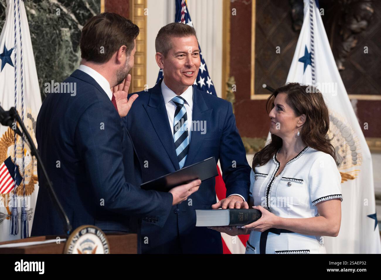 Washington, Vereinigte Staaten. 29th Jan, 2025. Sean Duffy is sworn-in ...