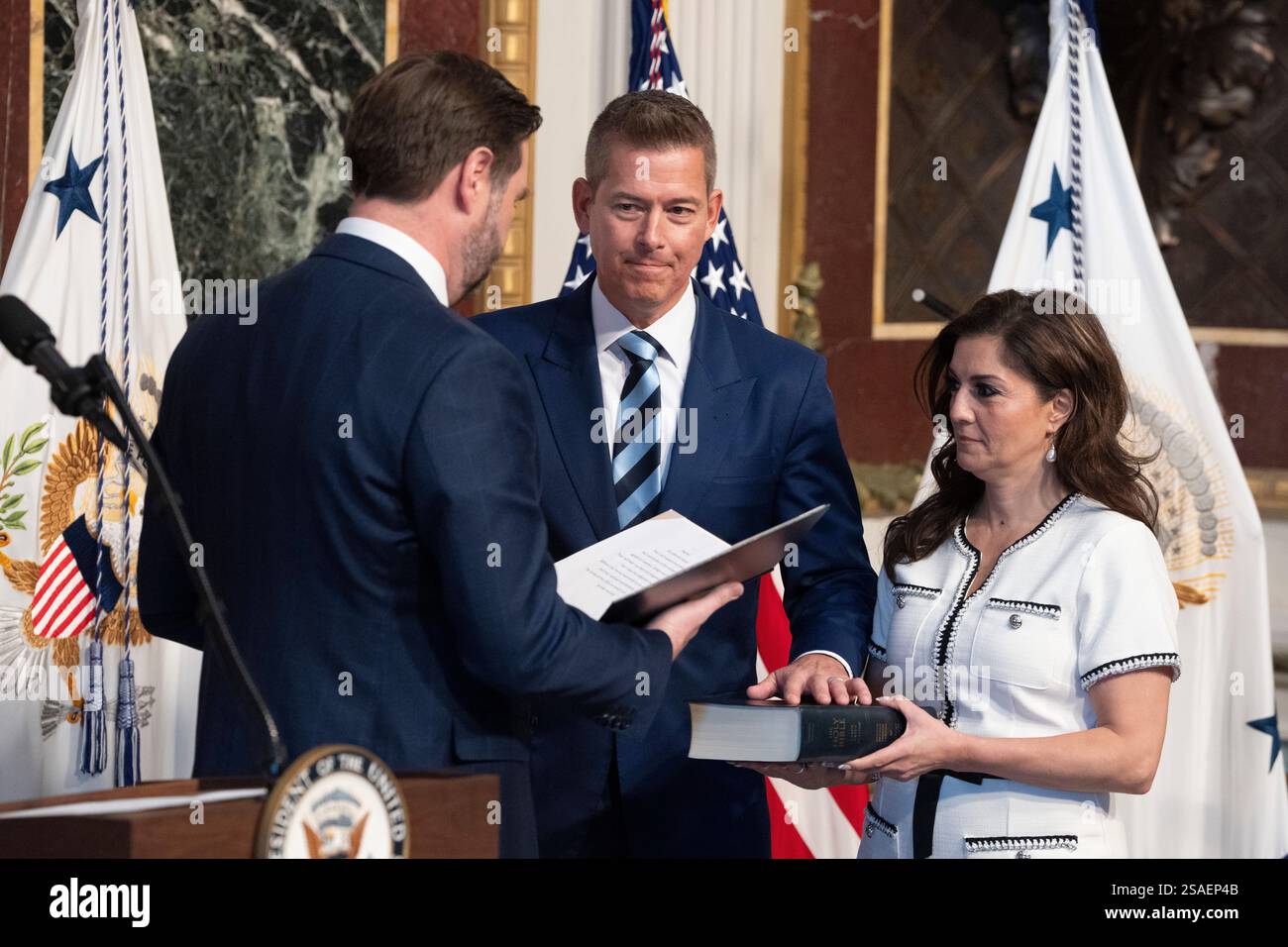 Washington, Vereinigte Staaten. 29th Jan, 2025. Sean Duffy is sworn-in ...