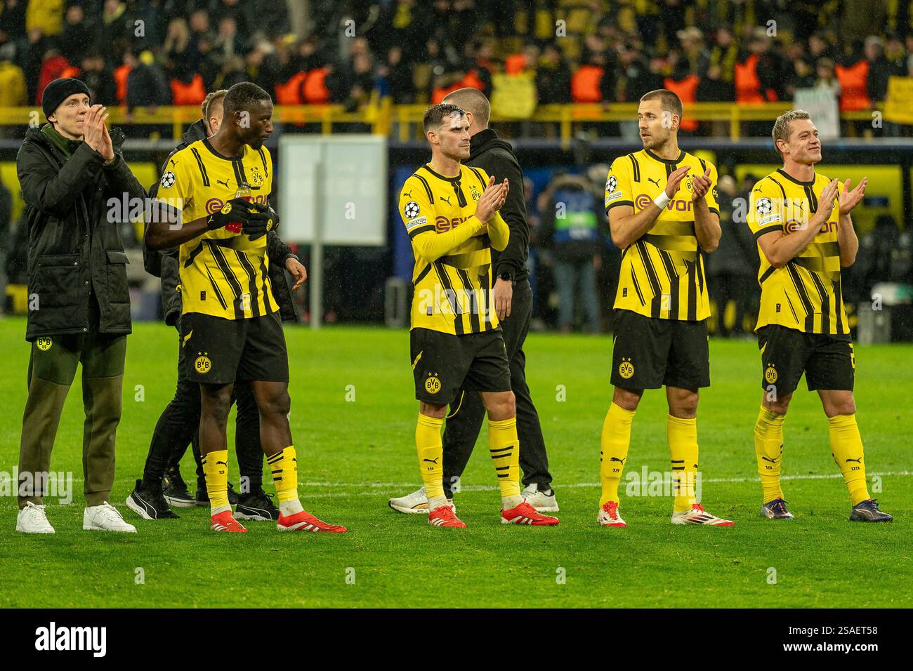 Freudige Dortmunder nach dem Sieg, GER BVB Borussia Dortmund 09 vs ...