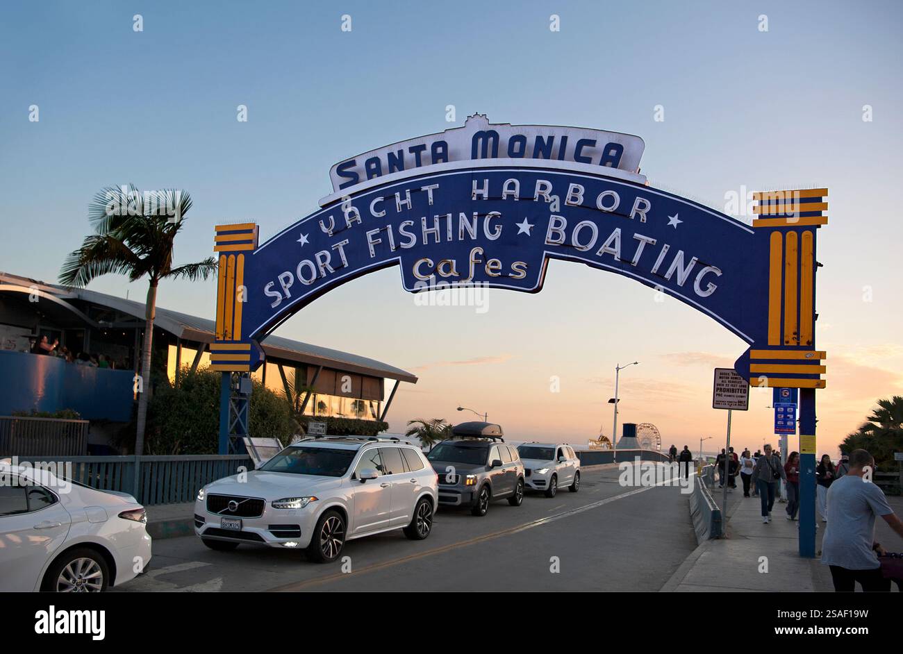 Vintage sign at entry to the Santa Monica pier, Santa Monica ...