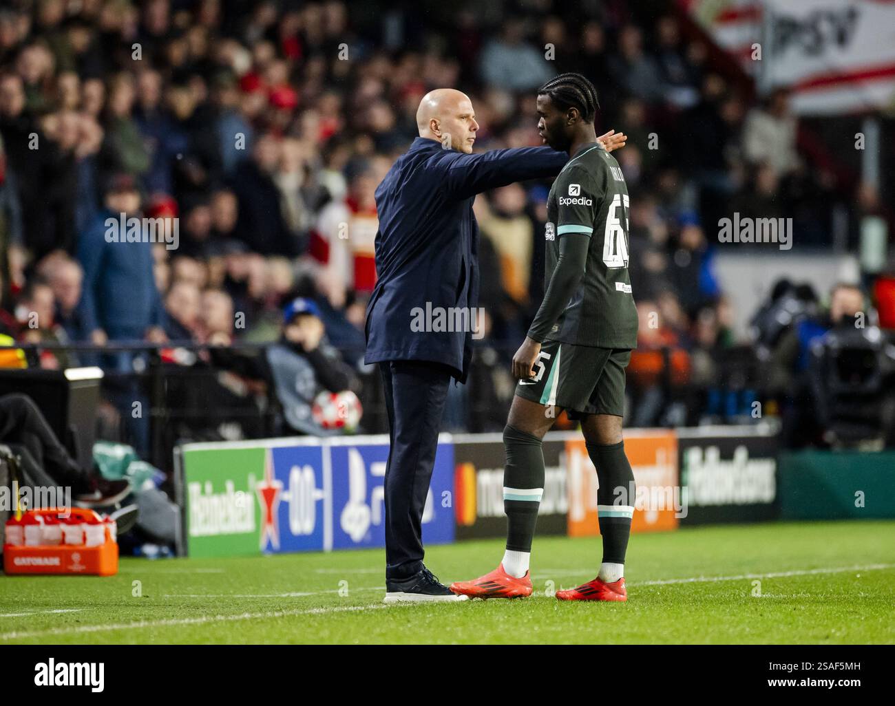 EINDHOVEN - Liverpool FC coach Arne Slot and Amara Nallo of Liverpool ...