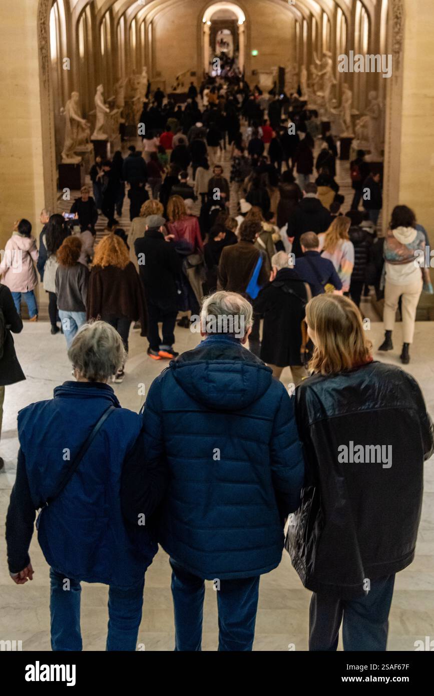 A crowd of visitors in the galleries of the Louvre Museum in Paris ...