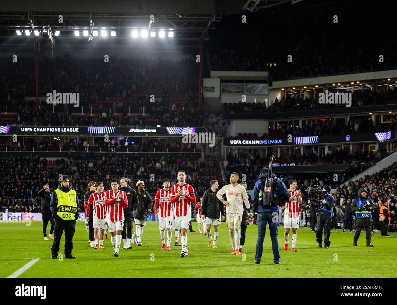 EINDHOVEN - PSV players celebrate after winning over Liverpool FC ...