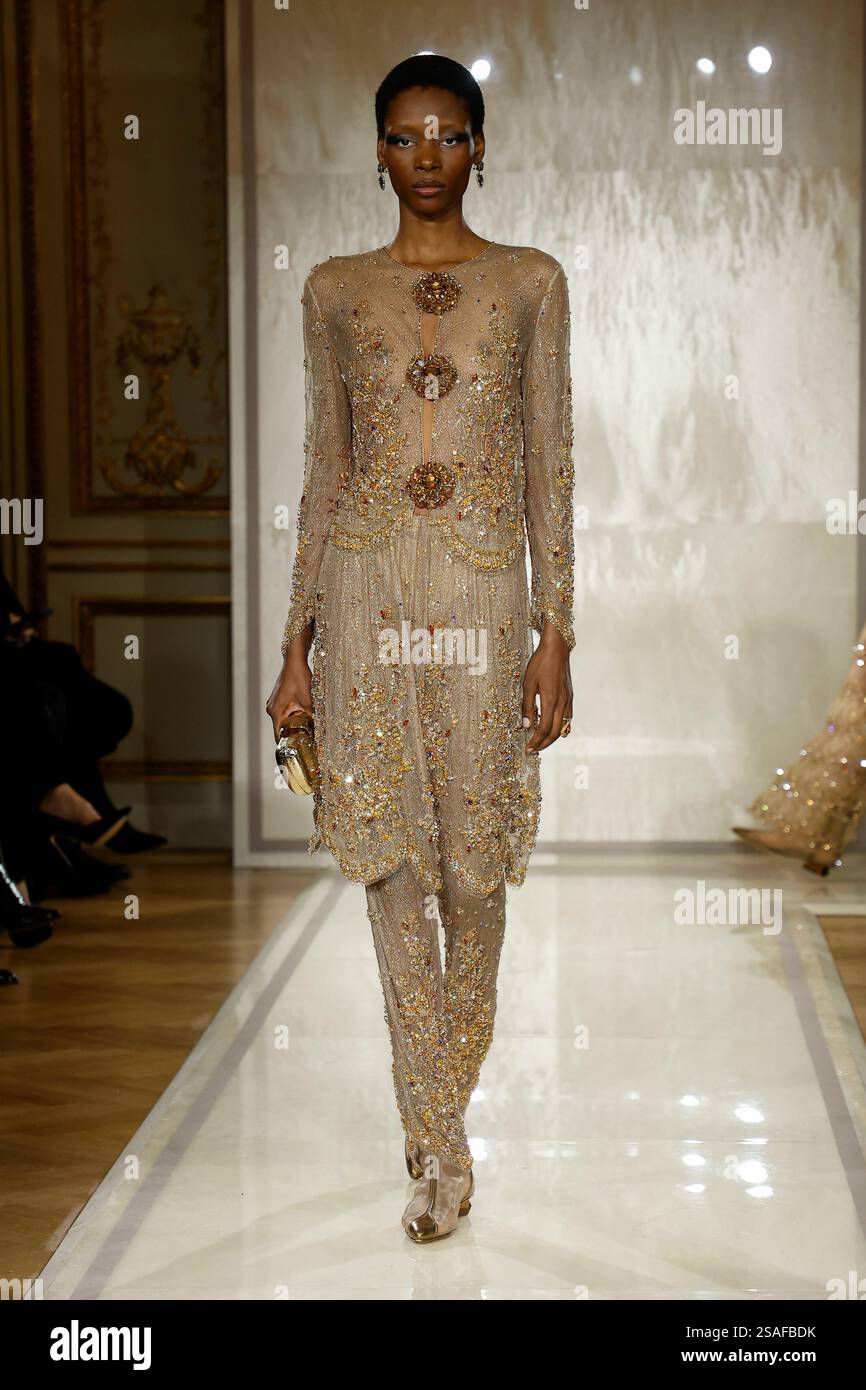 Paris, Frankreich. 28th Jan, 2025. GIORGIO ARMANI PRIVE Haute Couture ...