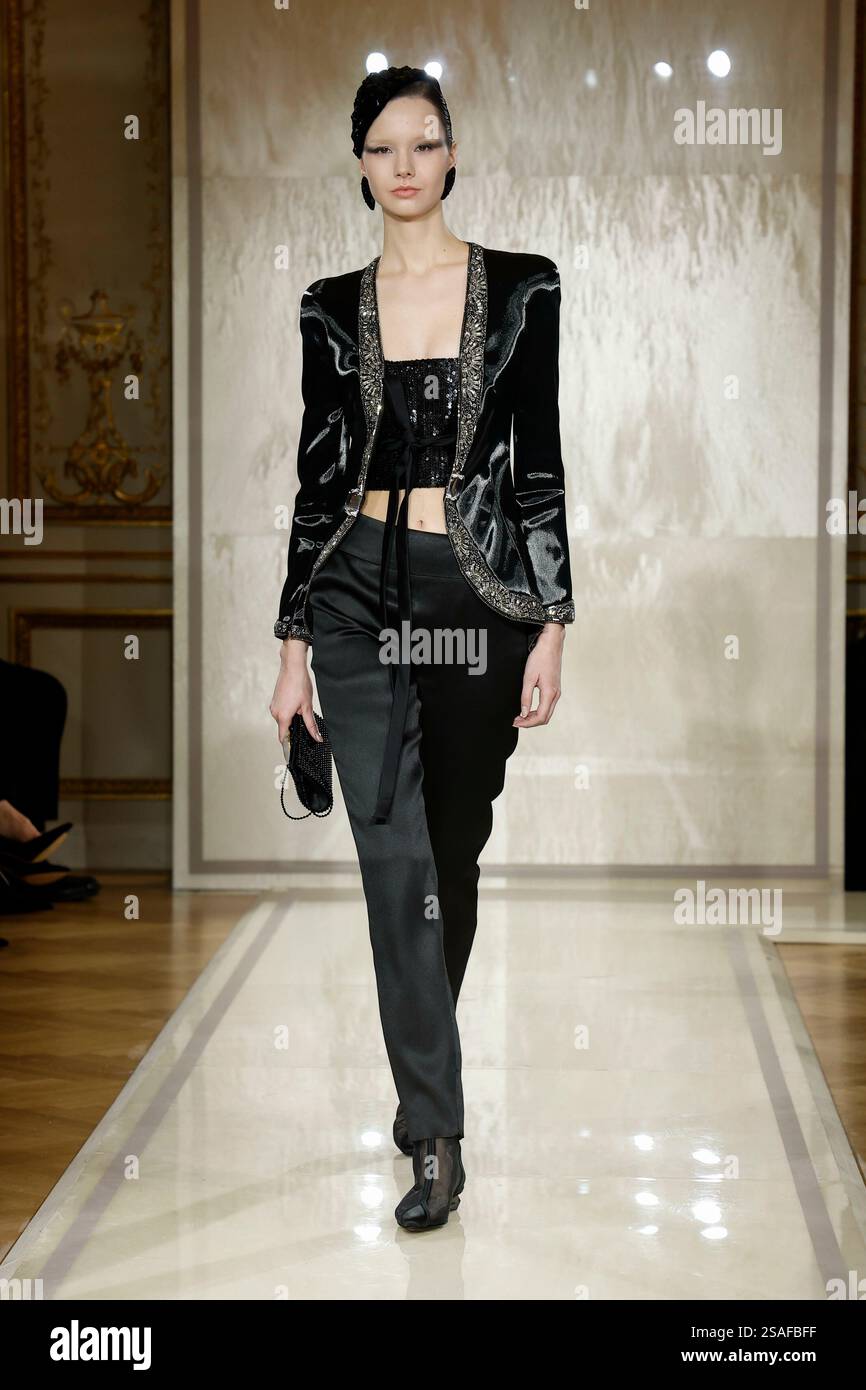 Paris, Frankreich. 28th Jan, 2025. GIORGIO ARMANI PRIVE Haute Couture ...