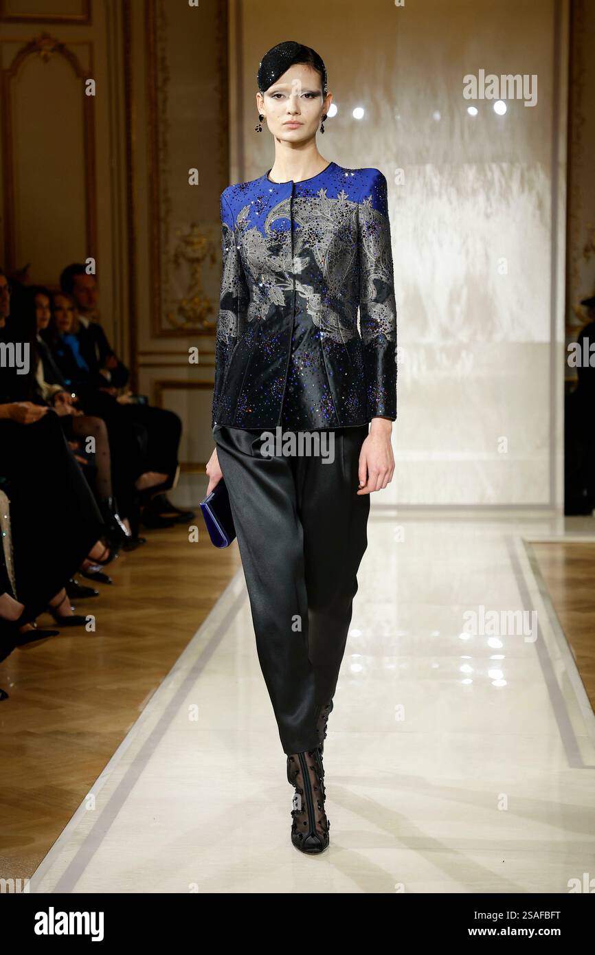 Paris, Frankreich. 28th Jan, 2025. GIORGIO ARMANI PRIVE Haute Couture ...