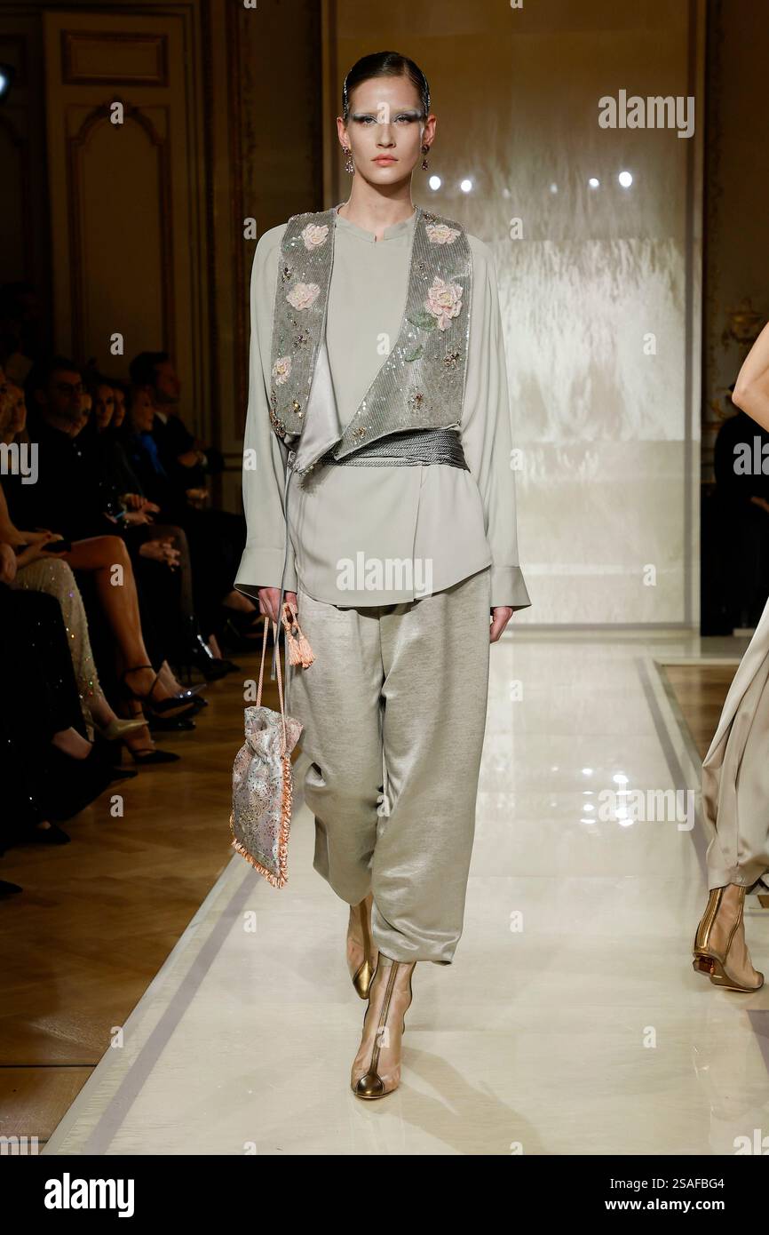Paris, Frankreich. 28th Jan, 2025. GIORGIO ARMANI PRIVE Haute Couture ...