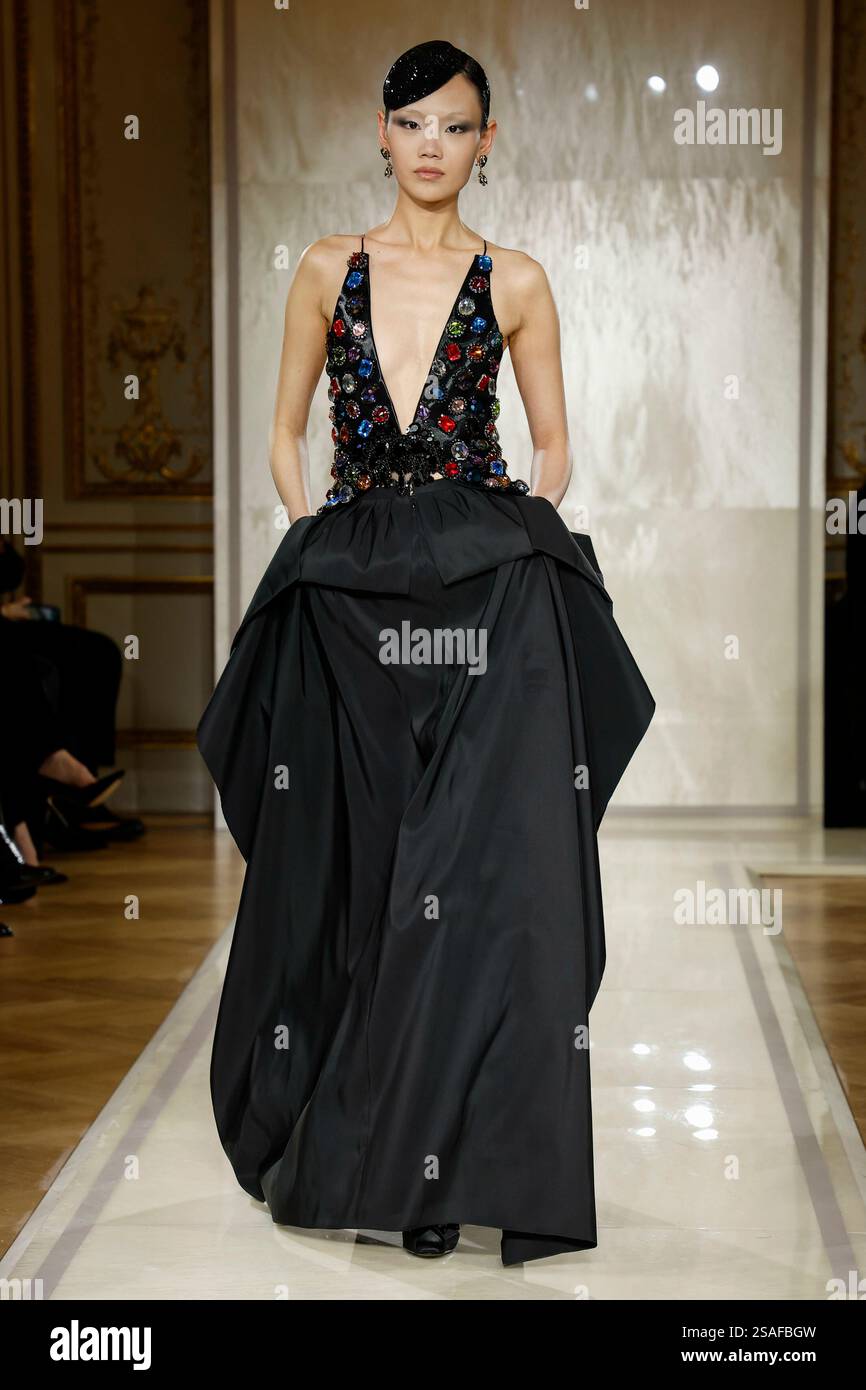 Paris, Frankreich. 28th Jan, 2025. GIORGIO ARMANI PRIVE Haute Couture ...