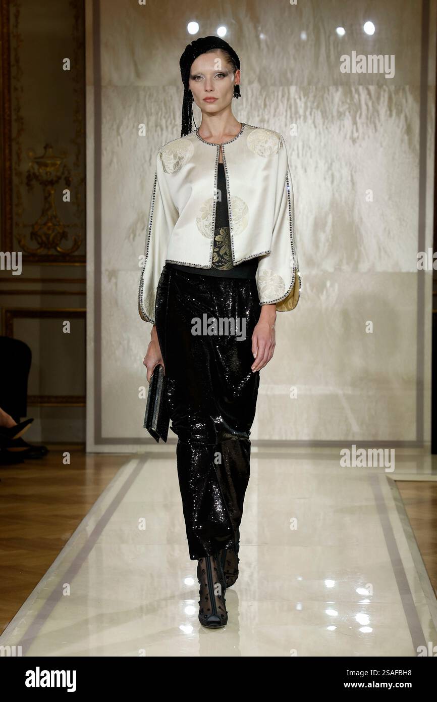 Paris, Frankreich. 28th Jan, 2025. GIORGIO ARMANI PRIVE Haute Couture ...