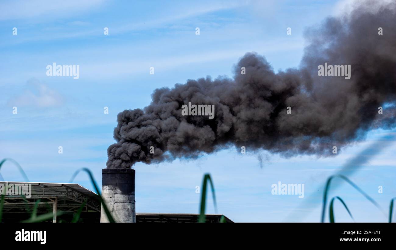 Black smoke coming out factory hi-res stock photography and images - Alamy