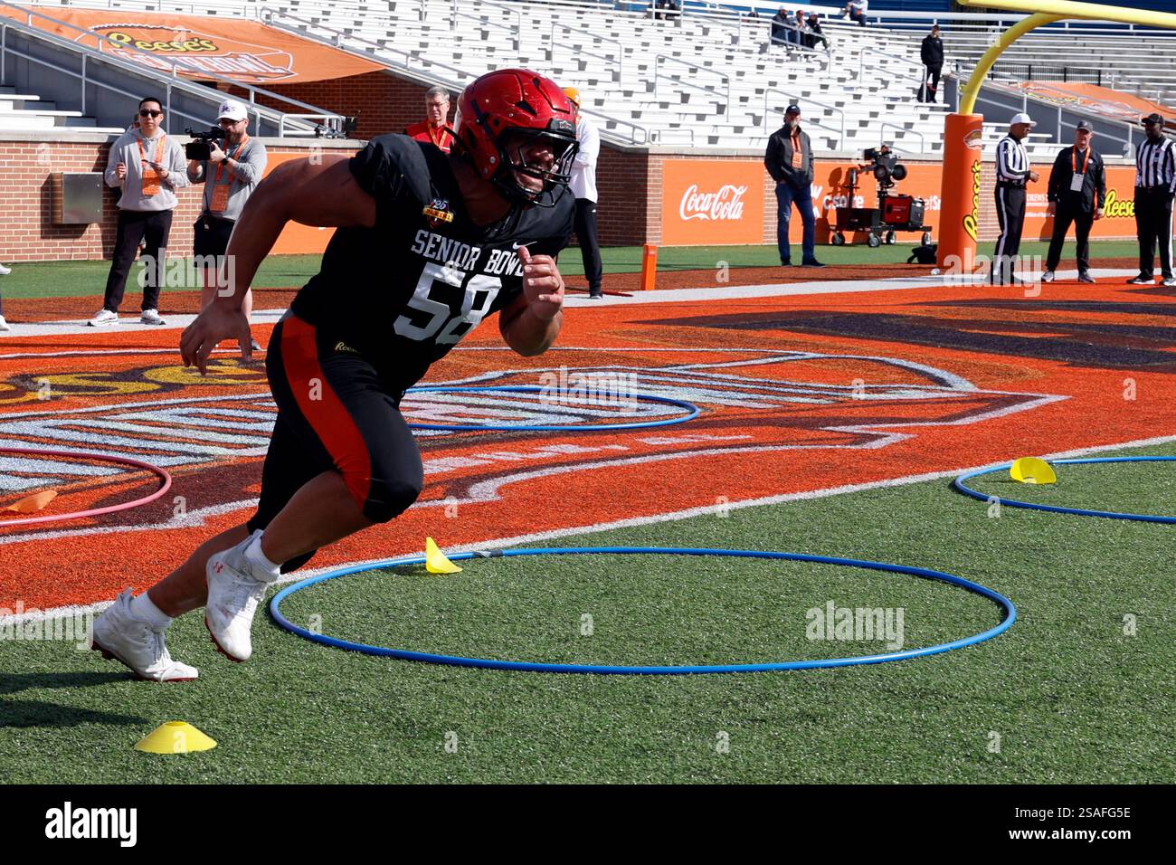 National team defensive lineman Junior Tafuna of Utah (58) runs through ...