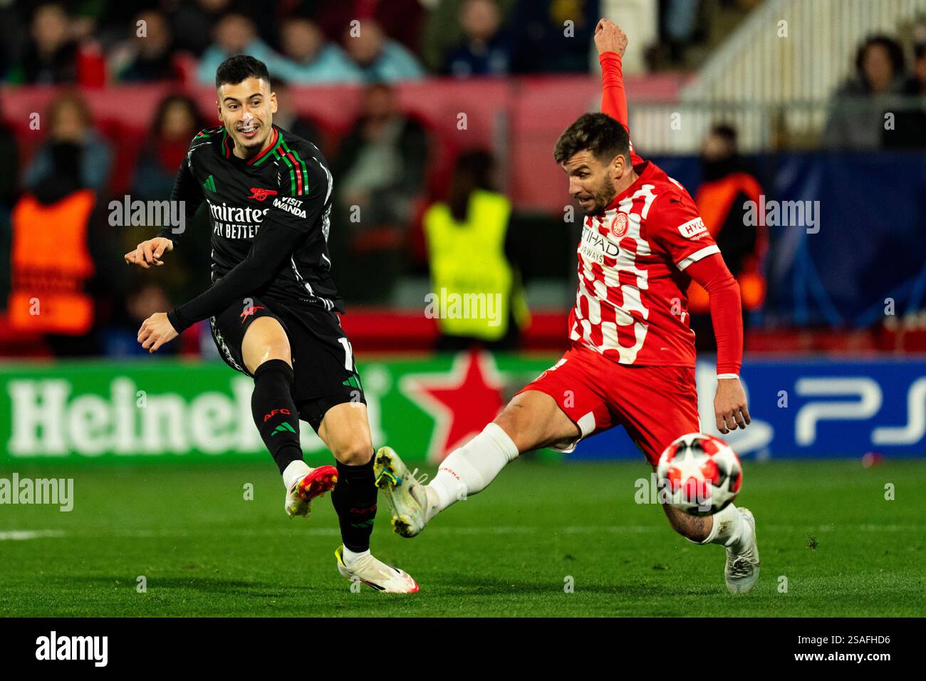 Girona, Spain. 29th Jan, 2025. Gabriel Martinelli (Arsenal FC) duels ...